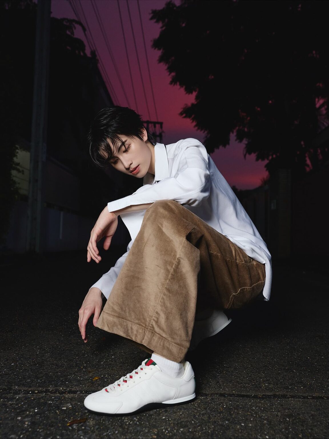 AA/エーエー（BUS）、Gucciスタイルで魅せる洗練の一枚──夜の街に映える美しさ - タイナウ！ Thainow